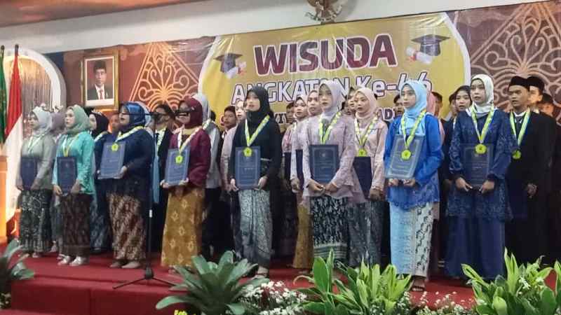 Siswa SMP AM3 Wisuda, Lulusannya Unggul Ilmu-Religi - Tabloid Mata Hati