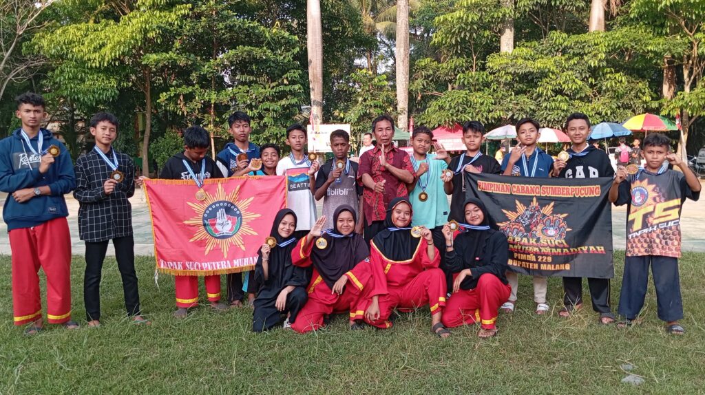 SMP M-One Sumberpucung Borong 16 Medali Lomba Pencak Silat Malang Raya ...