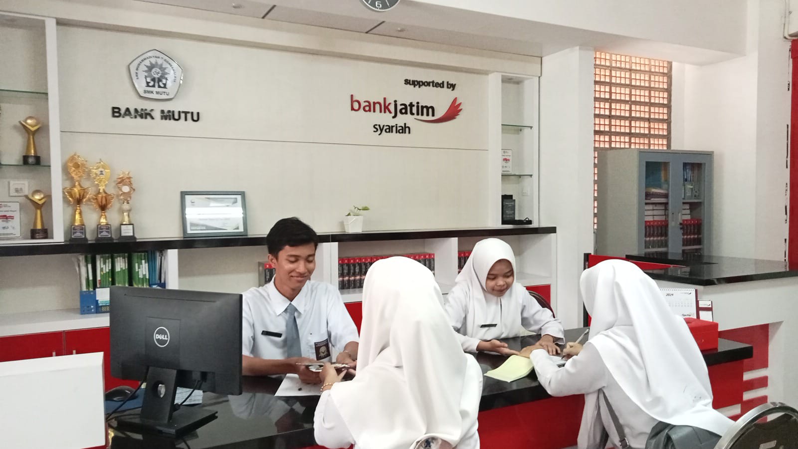 Lab Bank Mutu, Fasilitasi Siswa Perbankan SMK Mutu Gondanglegi Unggul ...