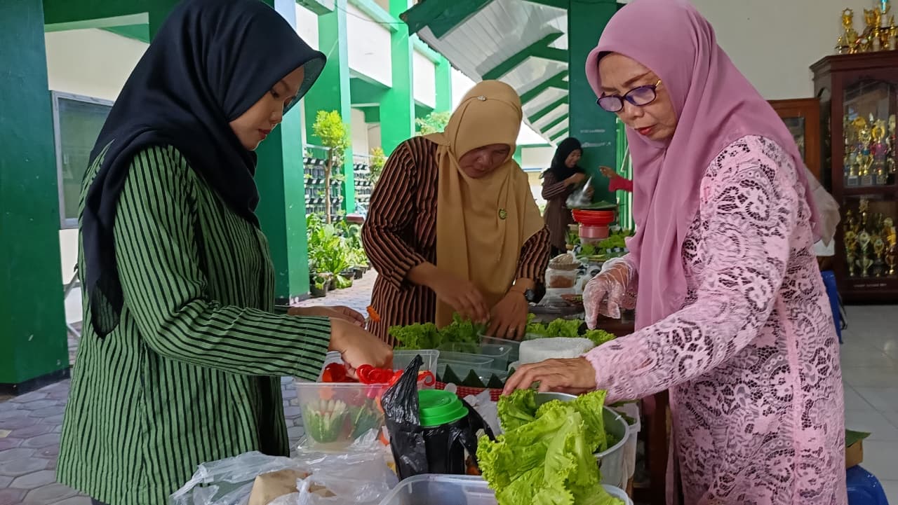 Tumpeng Kartini SMP Muhammadiyah 1 Sumberpucung Simbol Perjuangan ...